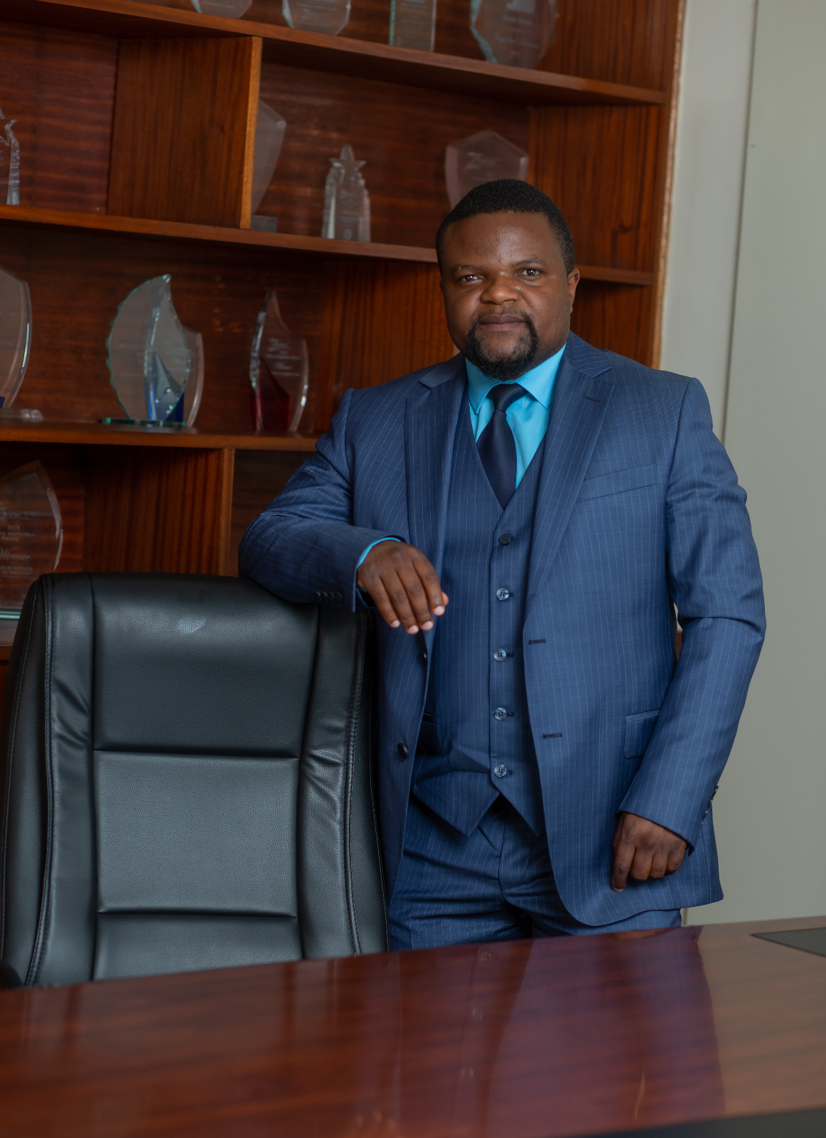 Zimbabwe National Chamber of Commerce President, Mr. Kamungeremu ...